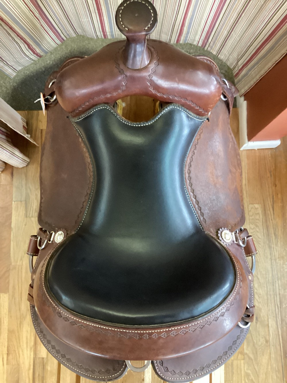15" Cashel Trail Saddle Lat, Off Bill, SS Flk Bill – Rusty Spur Saddle Shop